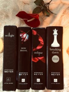 The Complete Twilight Books in Order: How to Read the Series - Bookish ...